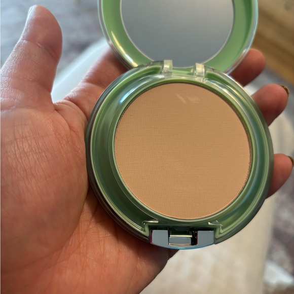 Clinique | Makeup | Clinique Compact Setting Powder In Light Beige ...